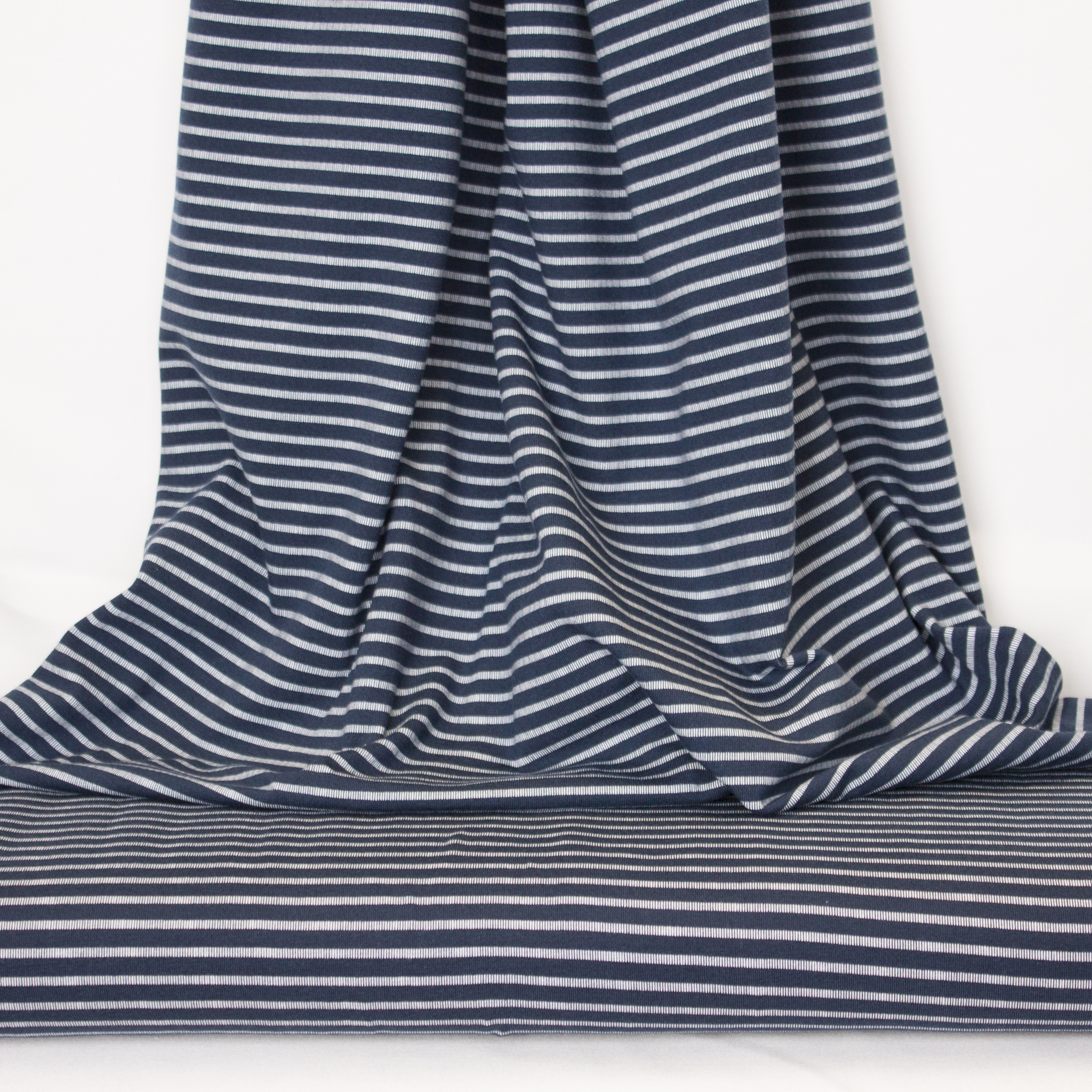 Donker blauwe tricot met witte strepen